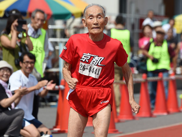 Worlds oldest competitive sprinter races his way to new world record at ...