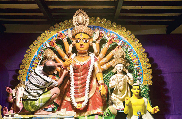 Homage to the martyrs in colonelgola puja - Anandabazar