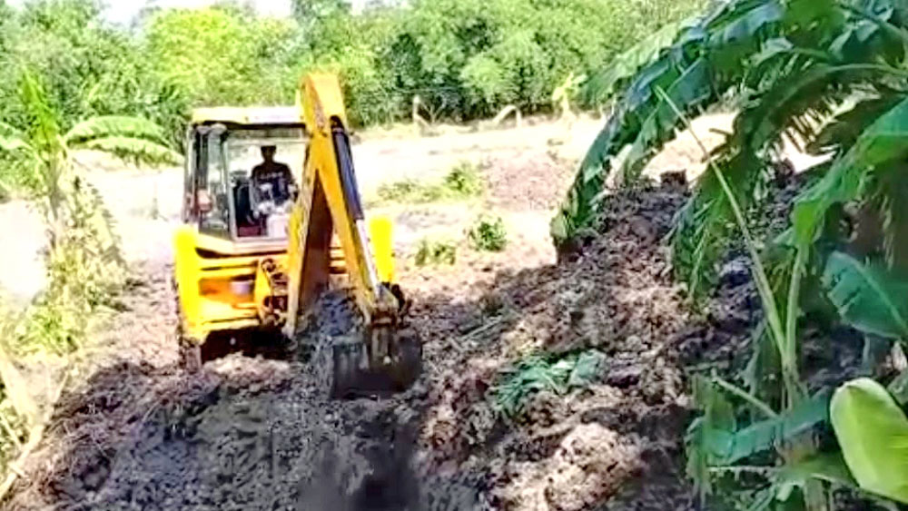 coronavirus-west-bengal-lockdown-jcb-machine-allegedly-used-for-100