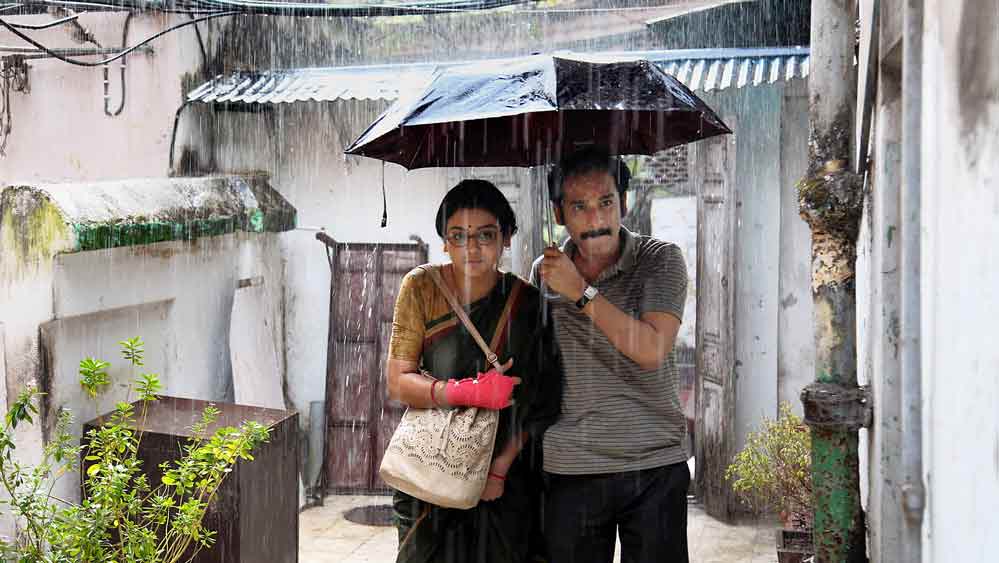 review of the film Binisutoy - Anandabazar