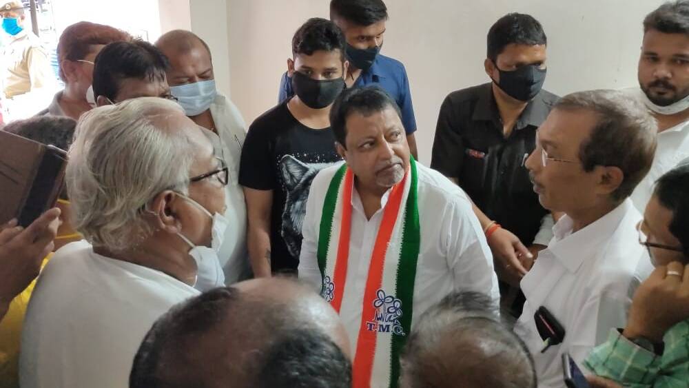 BJP | Mukul ray has to end a meeting in krishanangar due to ruckus by ...
