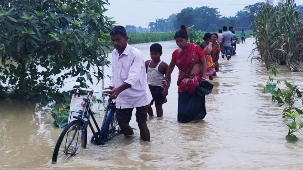 train | Huge rain in Bhutan creates sudden flood in some rivers of ...