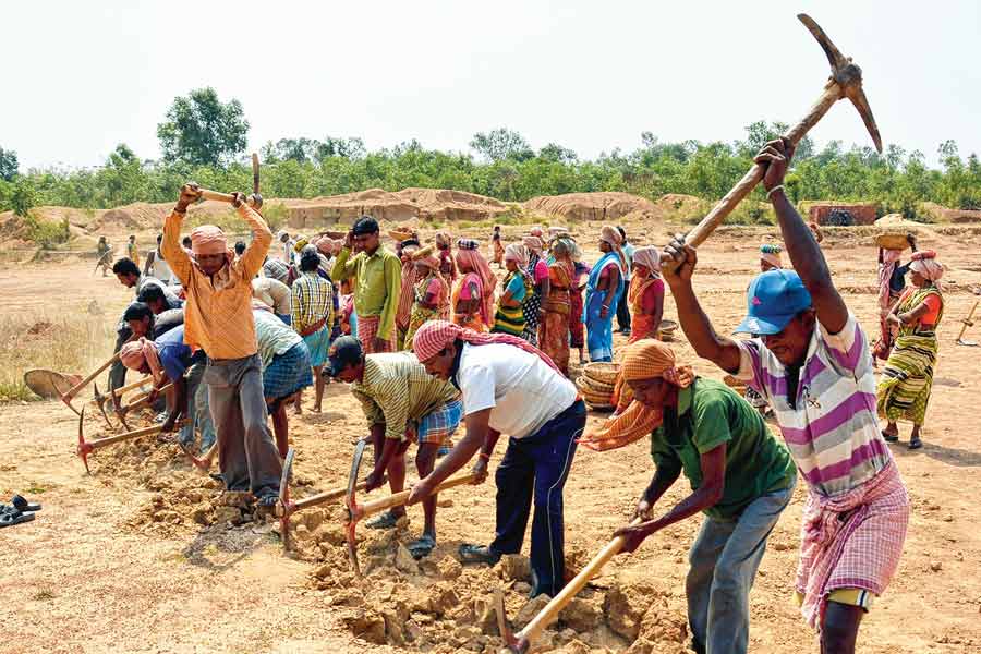 100 Days Work West Bengal Govt Expected After Meeting With Centre 