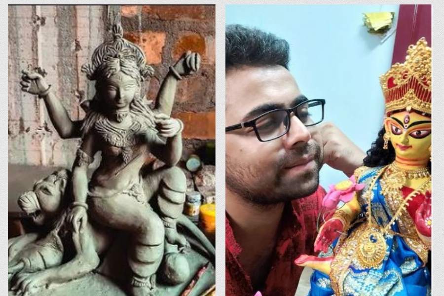 Durga Puja 2022 | Durga Puja 2022: Doctor Anupom dhar making Durga Idol ...