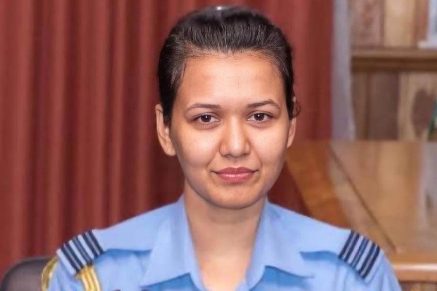 Manisha Padhi | Know Manish Padhi, the first woman aide de camp of India dgtl - Anandabazar