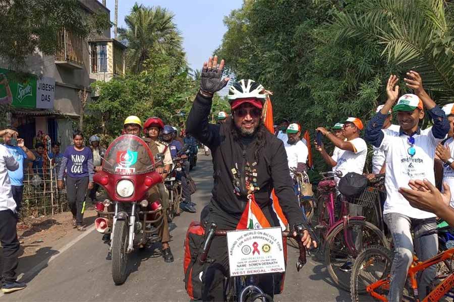 AIDS Awareness | After travelling whole world in bicycle for awareness of AIDS Somen Debnath ...