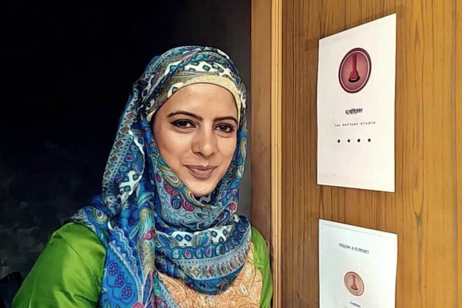 Pottery Art | Saima Shafi, a Civil Engineer known as Potter Girl from Kashmir wants to revive ...