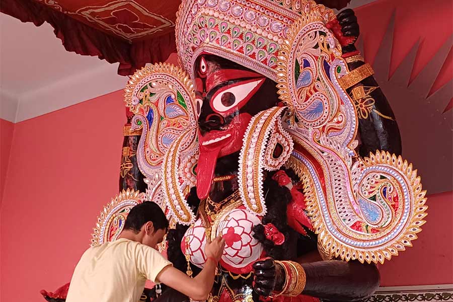 Kali Puja 2023 | Only the women members of the family are allowed to cook the offerings of Buro ...