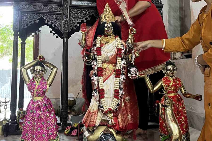 Kali Puja 2023 | Unique worship of Kali Puja at Baikunthapur Rajbari ...
