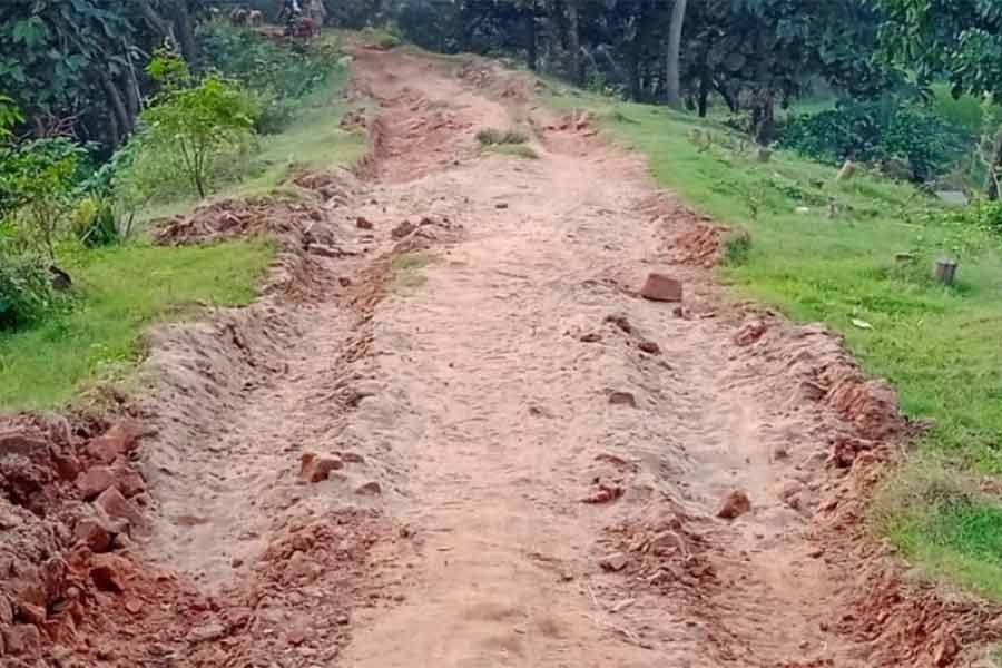 Farmers of magalkot in trouble as sand deposite from Ajay river flood ...