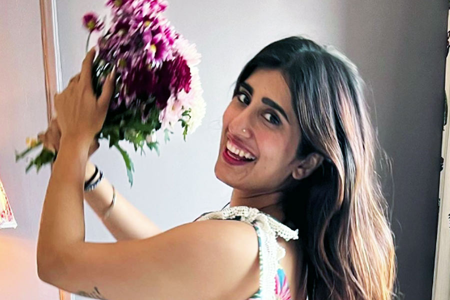 Akasa Singh | Meet the bollywood singer Akasa Singh, who performed in ...