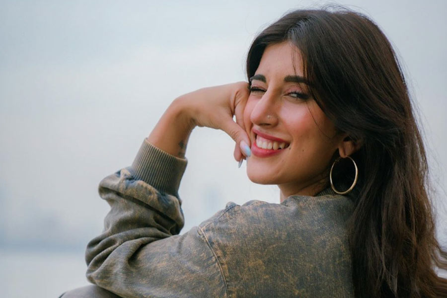 Akasa Singh | Meet the bollywood singer Akasa Singh, who performed in ...