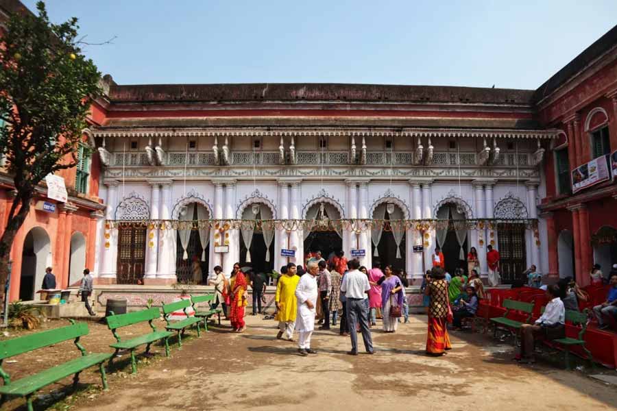 Shovabazar Rajbari Durga Puja | Durga Puja at Sovabazar Rajbari hides ...