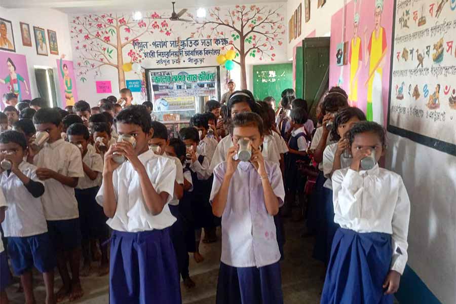 Water Bell | A primary school of Purulia had set up an water bell for ...