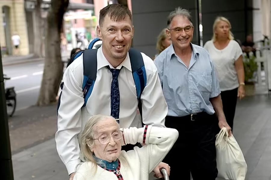 Love Story 48 Year Old Lawyers 104 Old Girlfriend Dies Know About