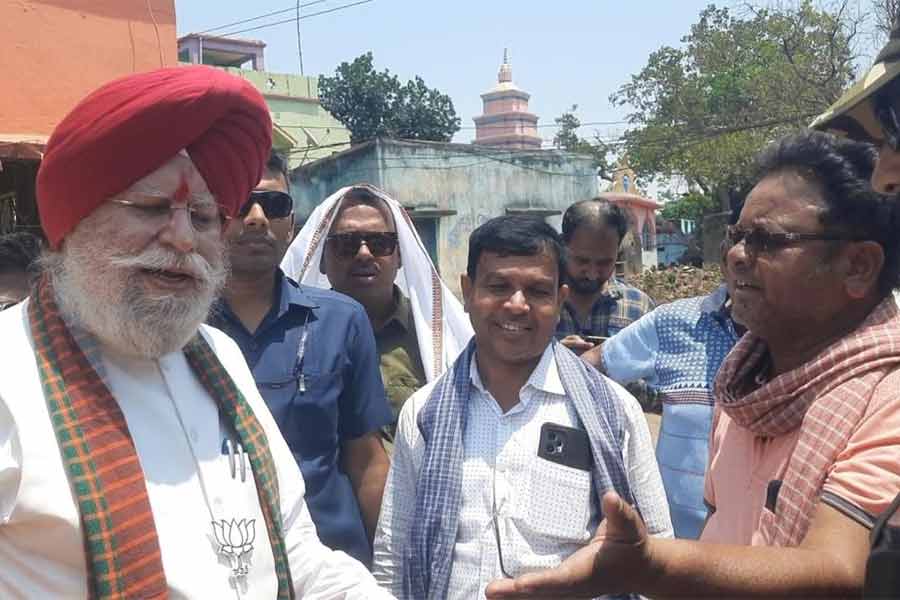 Lok Sabha Election 2024 | Lok Sabha Election 2024: Villagers blocked the car of BJP candidate ...