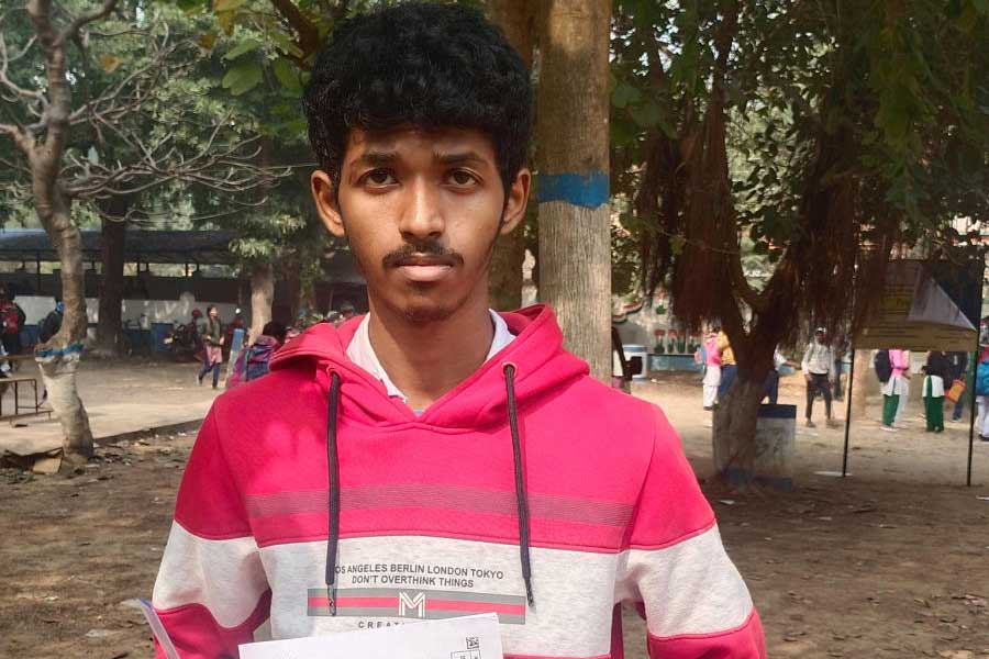 Madhyamik Exam 2024 | Rupankar Das appeared in Madhyamik Exam after attending funeral of his ...
