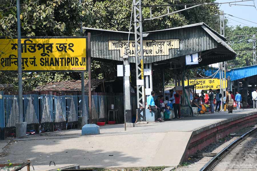 Shantipur Station | Ruling Party crticizes Indian Railways idea to sell ...