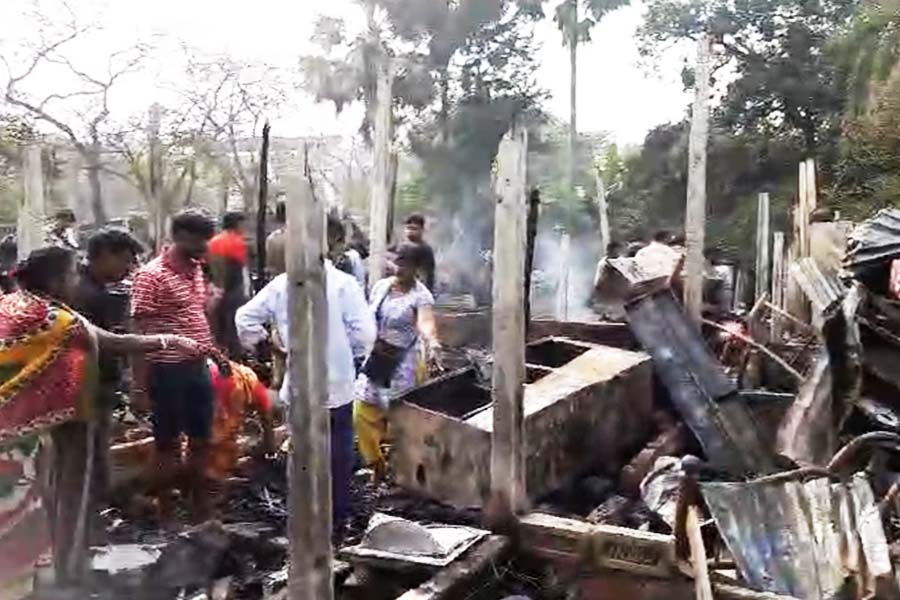 Fire breaks out | Fire breaks out in Patuli slum on Monday morning dgtl ...