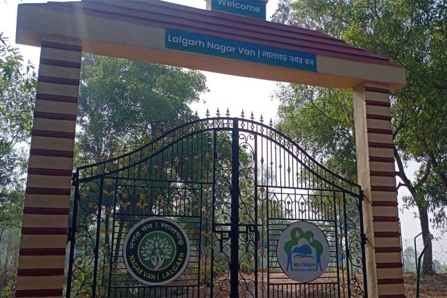 Chandannagar Municipality | A newly inaugurated school gate of ...