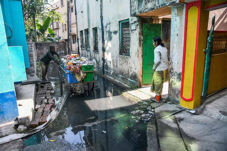 Poor Drainage System | Local Residents angry as drainage water ...