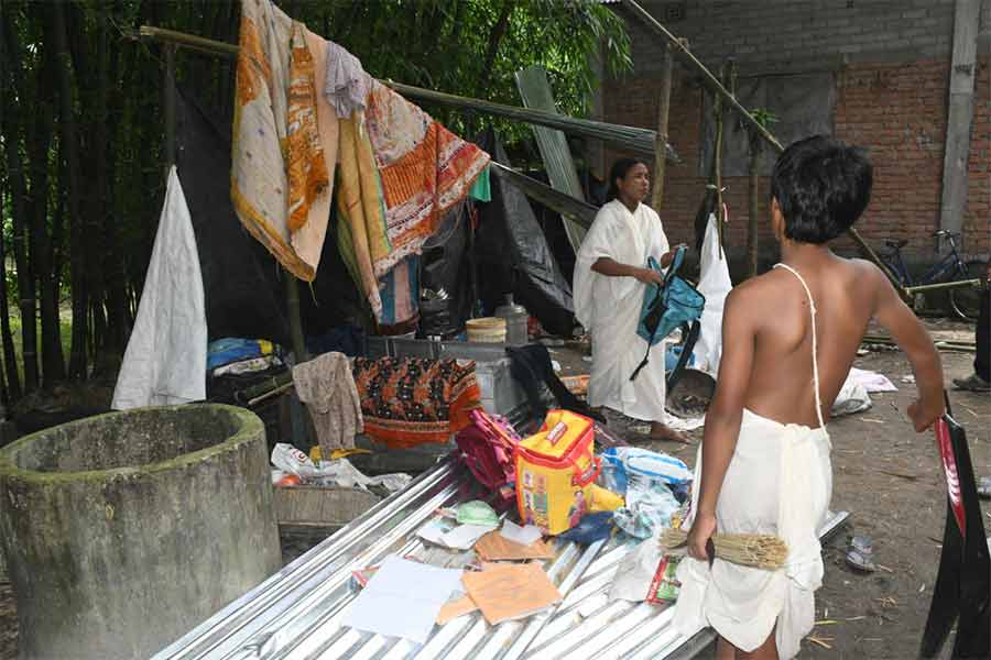 Manik Roy Death | Family of Lynched victim Congress leader Manik Roy ...