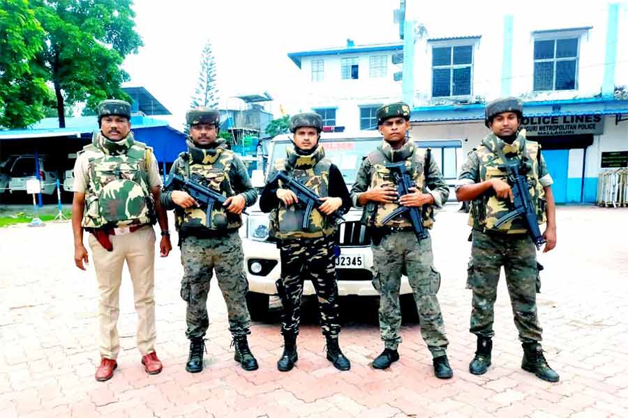 Siliguri Police | Armed with advanced weapons and gears Siliguri Police ...