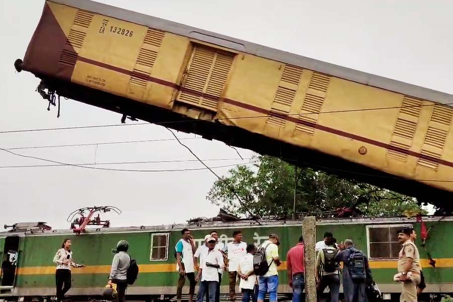 Kanchenjunga Express Accident | Kanchenjunga Express collides with ...