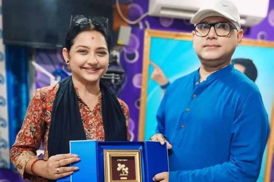 June Malia and Sujoy Hazra | Speculations after Sujoy Hazra praised TMC MP June Malia in social ...