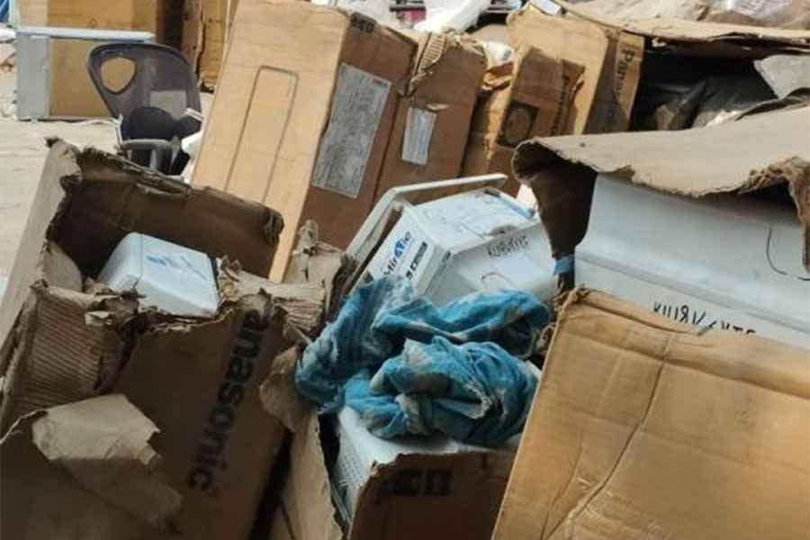 Scorching heat Barrackpore | Air Conditioner Machine is being installed ...