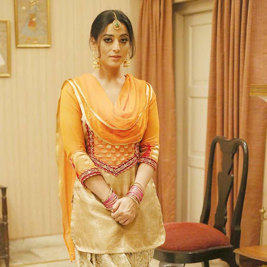 Mahie Gill | Bollywood actress Mahie Gill’s first marriage at 17 years and got divorced, where ...