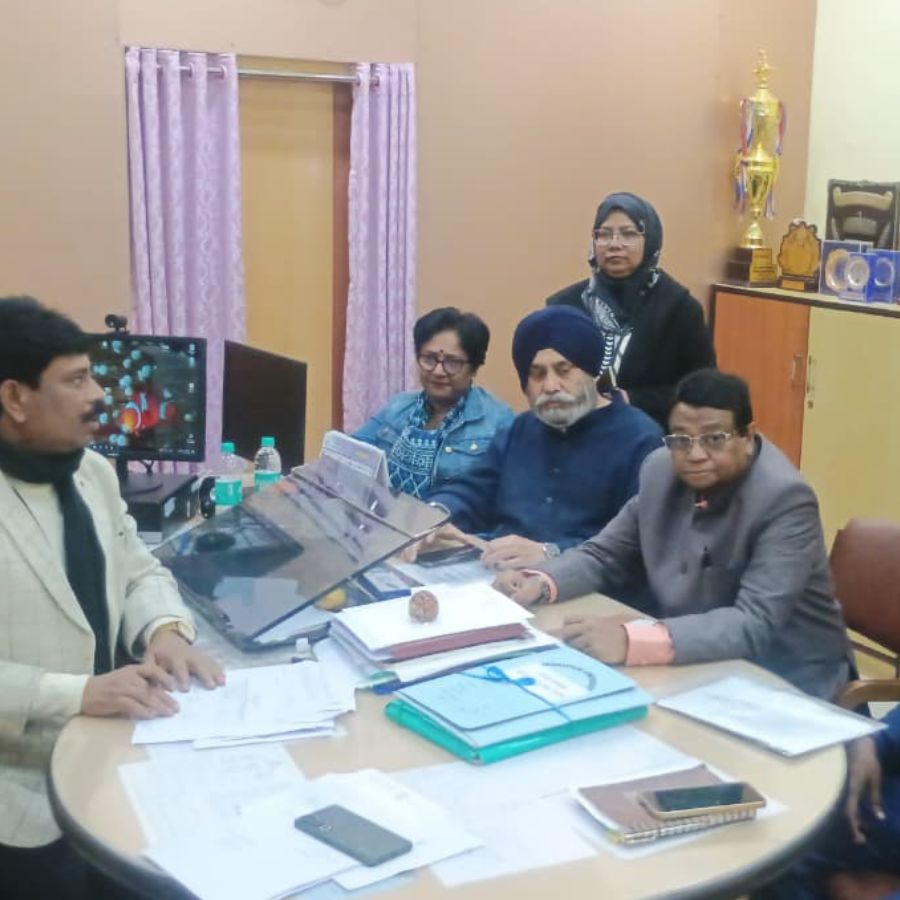 JU Hijab Issue | Department heads will not be allowed to enter campus ...