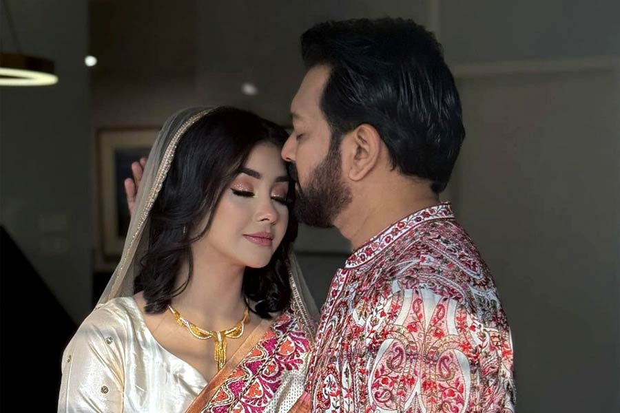 Celeb Gossip | Rumors Tahsan Rahman Khan’s wife Roja cheated on her ex boyfriend message goes ...