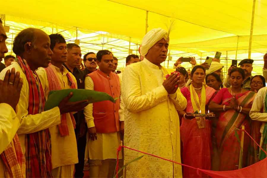 Anant Maharaj | Not Much Response at Anant Maharaj's summon at Cooch ...