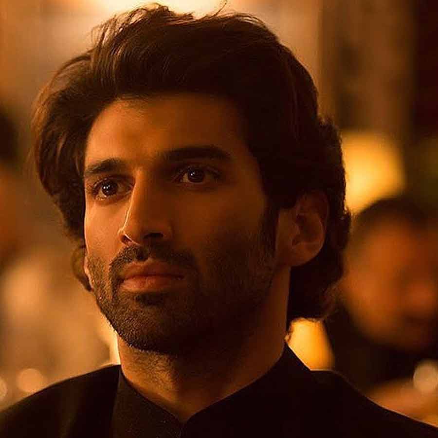 Aditya Roy Kapur | Aditya Roy Kapur to tighten up his security as an unknown woman sneaked into ...