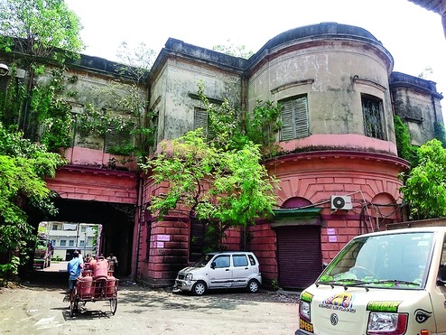 The dead poet's society - Telegraph India