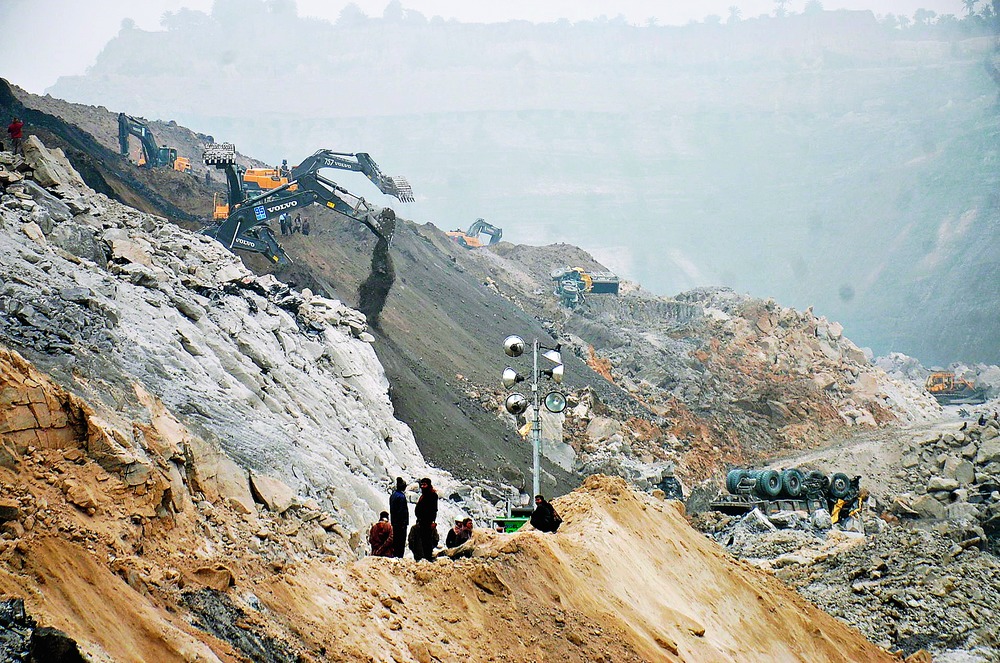 Mine cave-in finger at lapses - Telegraph India