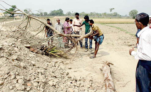 Land donation on farmer plea - Telegraph India