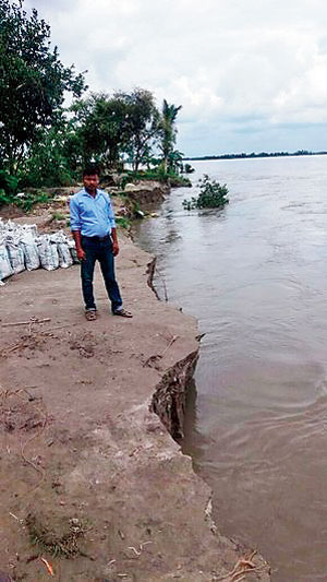 Teesta floods homes and fields - Telegraph India