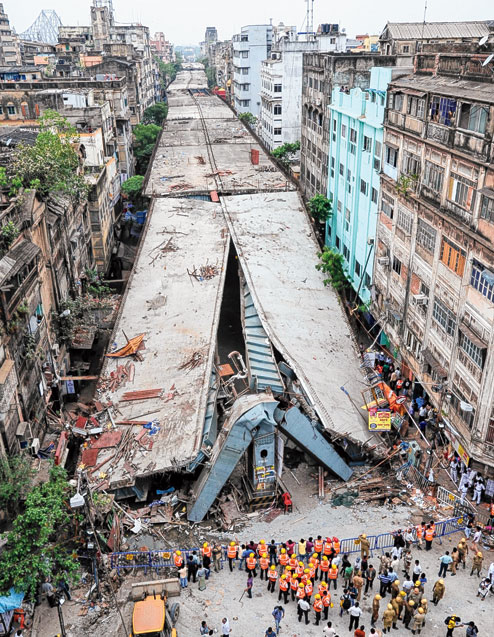 Demolition cloud hangs on flyover - Telegraph India