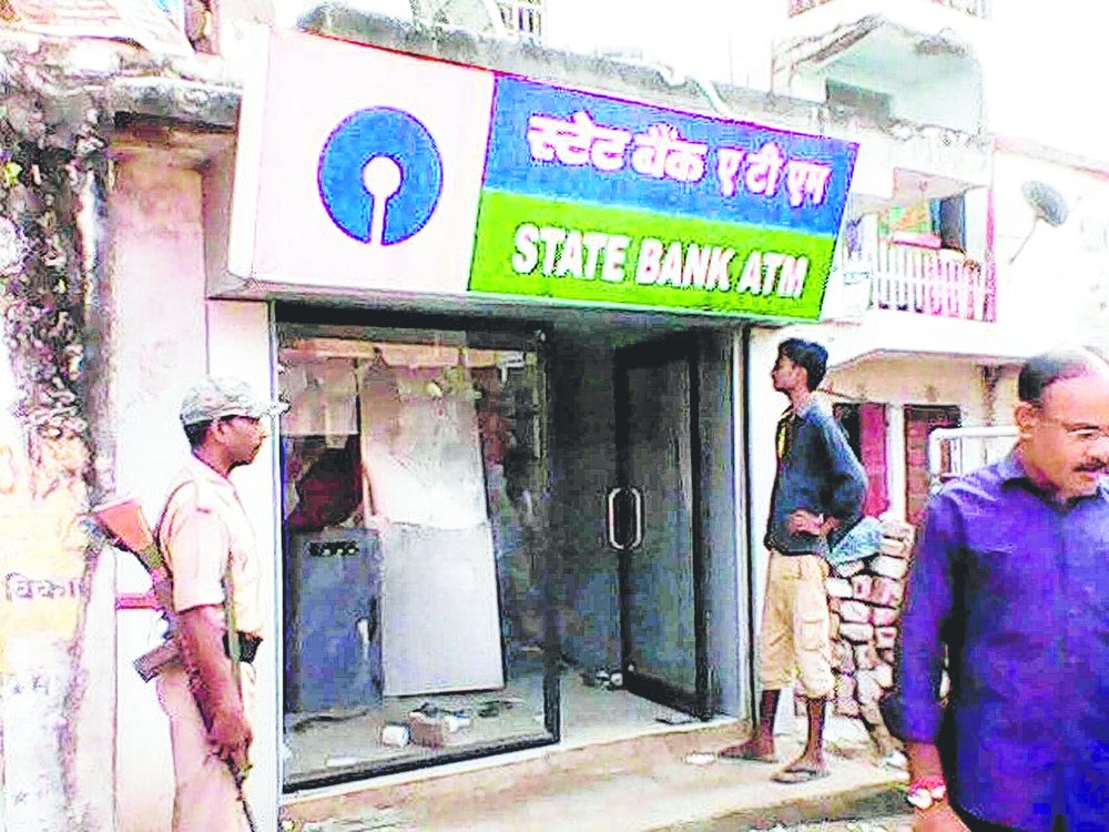 Thieves strike at ATM, but fail - Telegraph India