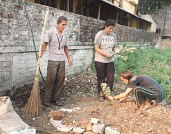 War against trash, a plot as battlefield - Telegraph India