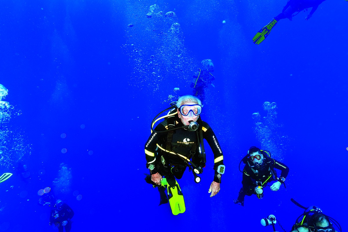 Dive record at 95 - Telegraph India