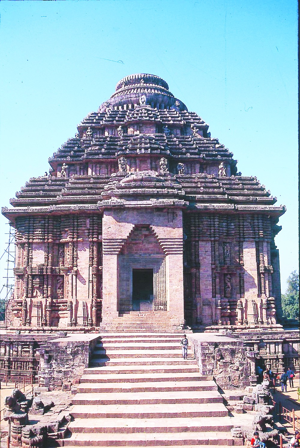 Fee hike lock on Konark gate - Telegraph India