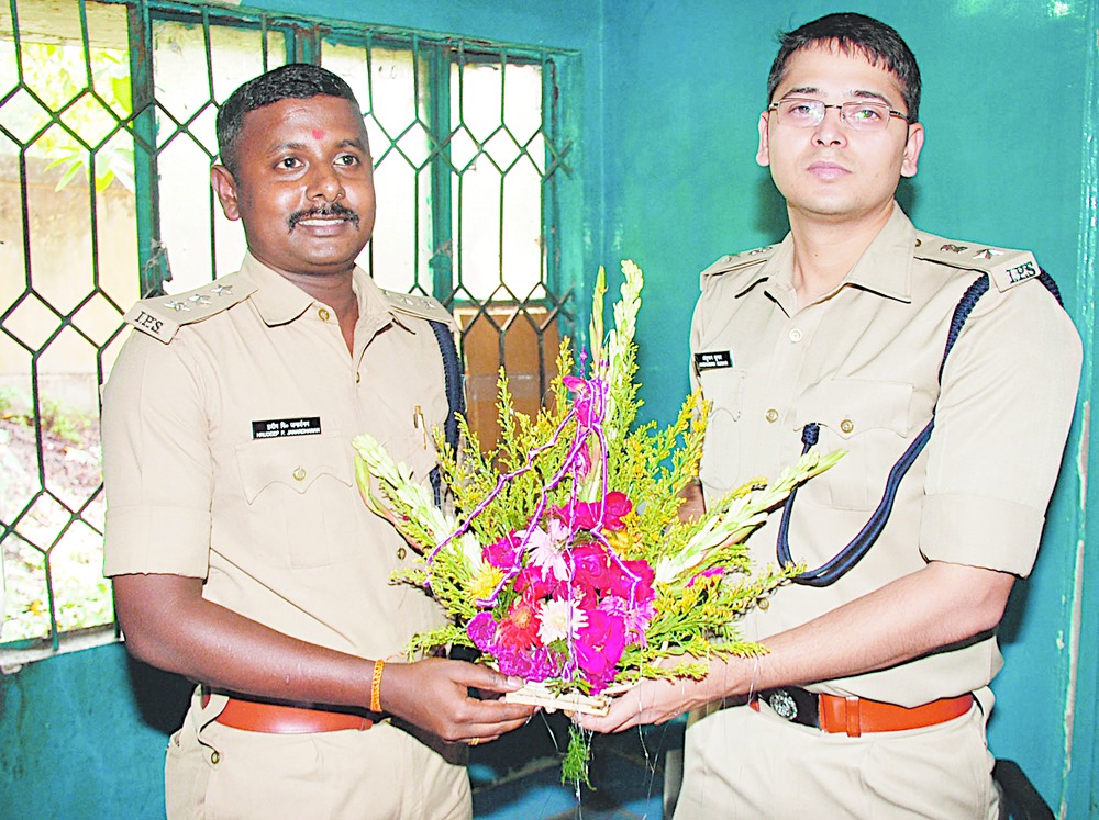 Change of guard in two districts - Telegraph India