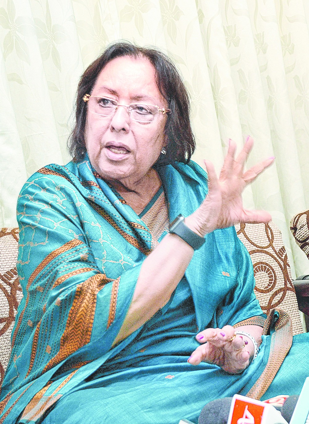 Najma washes hands of hate speeches - Telegraph India