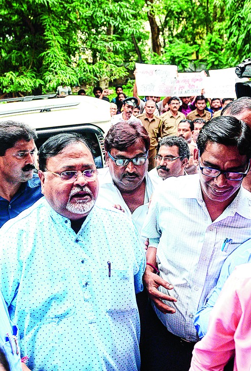 Partha fumes as students show black flags at JU - Telegraph India