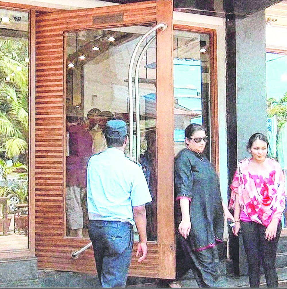Peeping-Tom camera shock for Smriti - Telegraph India