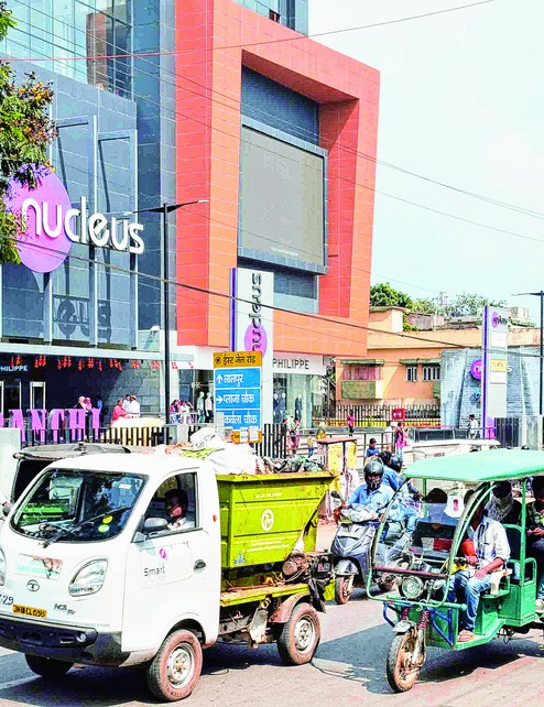 Locality caught in mall mayhem - Clogged with cars, Circular Road ...