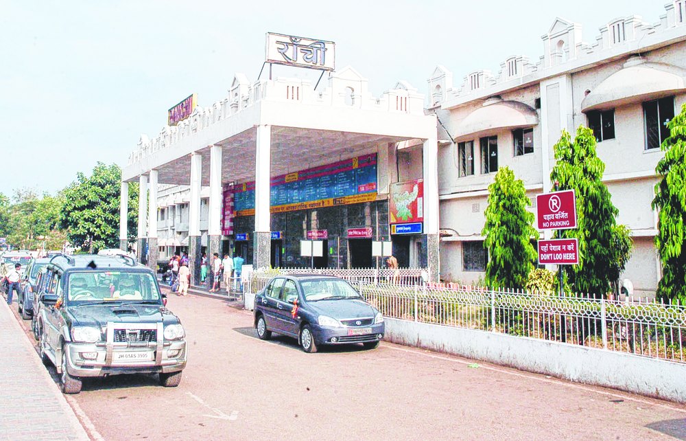 Woman trafficker caught with minor girls - Telegraph India